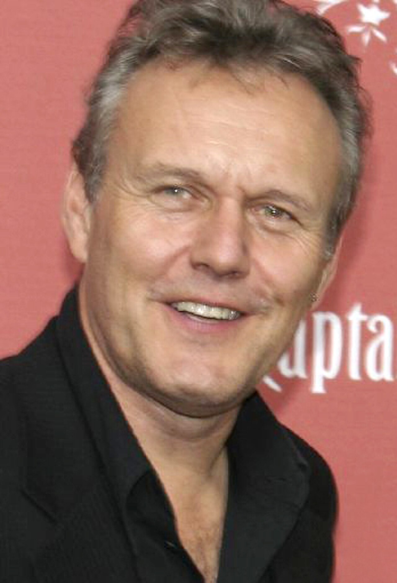 Anthony Head ist tot: „Buffy"-Star und Wächter Giles stirbt mit 72 ...